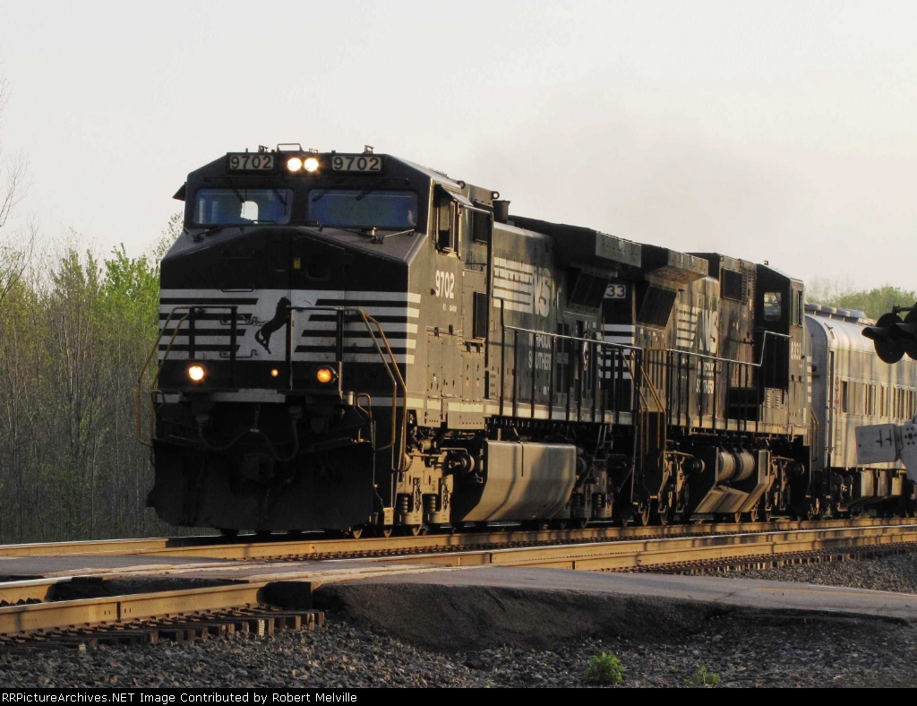 NS 9702 leads RB-B&B Circus Train EB at Savage Rd